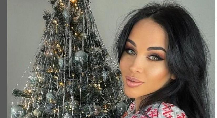 Sáfrány Emese is megmutatta karácsonyi csúnya pulcsiját