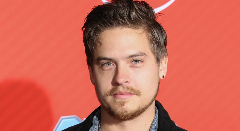 Dylan Sprouse dögös fotóitól eláll a lélegzetünk! - Palvin Barbi ...