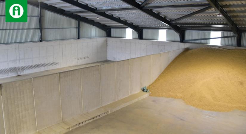 Ha sok a termény és nagy gond a tárolás, a mobiltámfal-elem a legjobb ...