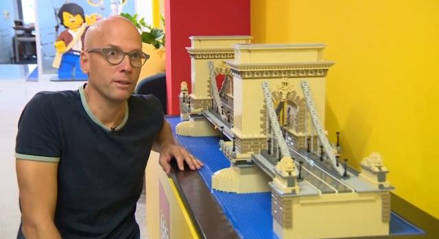 Balázs az egyetlen hivatalos magyar LEGO-építő, csapatával 1 millió ...