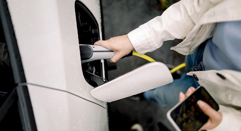 Elektromos autóba ültetnék az olaszokat, de a koszovóiak is jó hírt kaptak