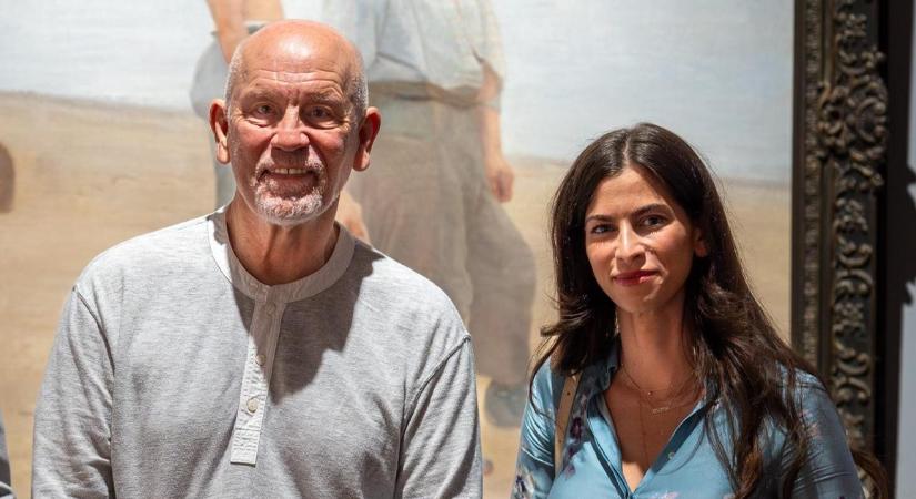 Budapesten lazult John Malkovich! Szentkirályi Alexandra kísérte ...