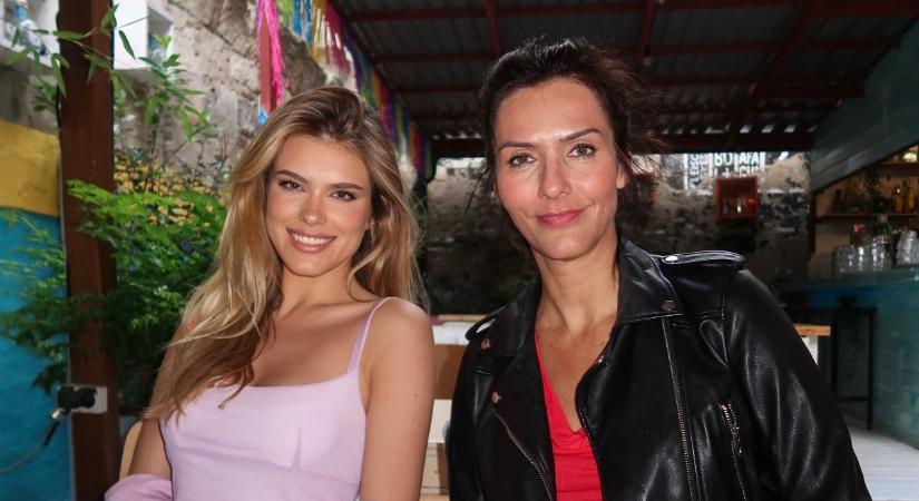 A Miss Universe győztese közös képen az anyukájával – különleges ...