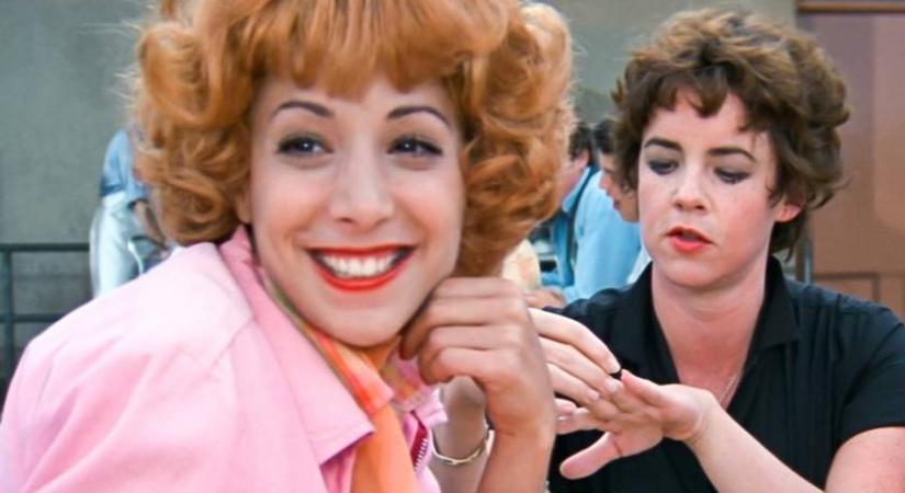 Ő volt Frenchy a Grease-ben: ma már rá se ismernél a 74 éves Didi Connra